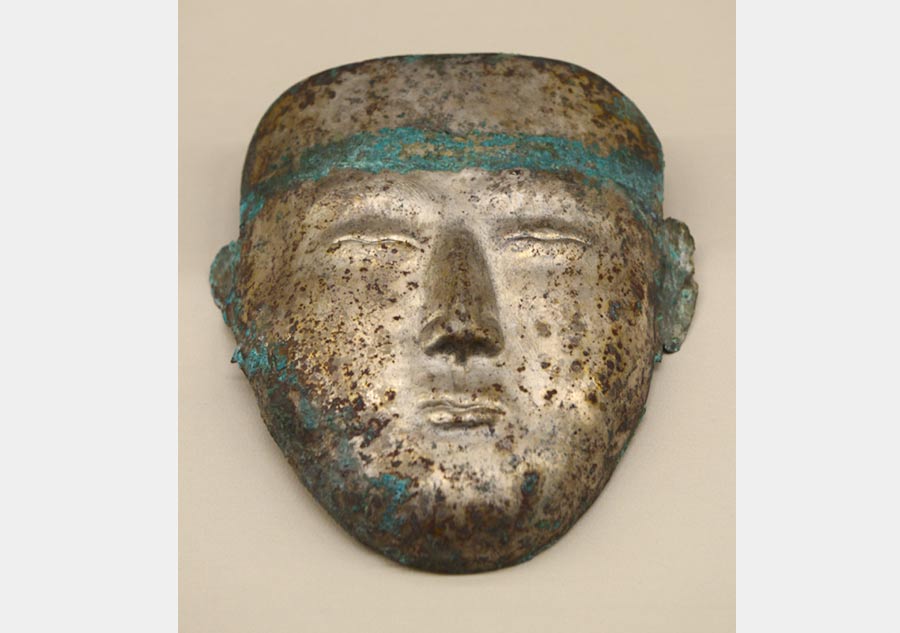 Exquisite magnolia flower-themed relics decorate spring