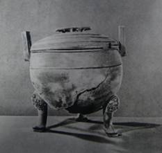 Covered Bronze Ding with Coiled Serpent Design