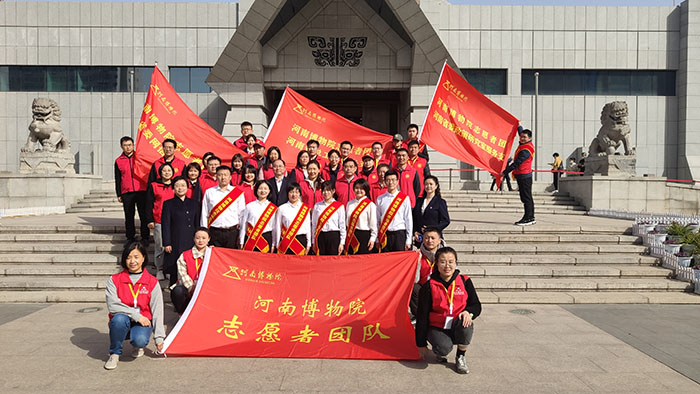 Sing the song of lei Feng to promote the spirit of volunteerism